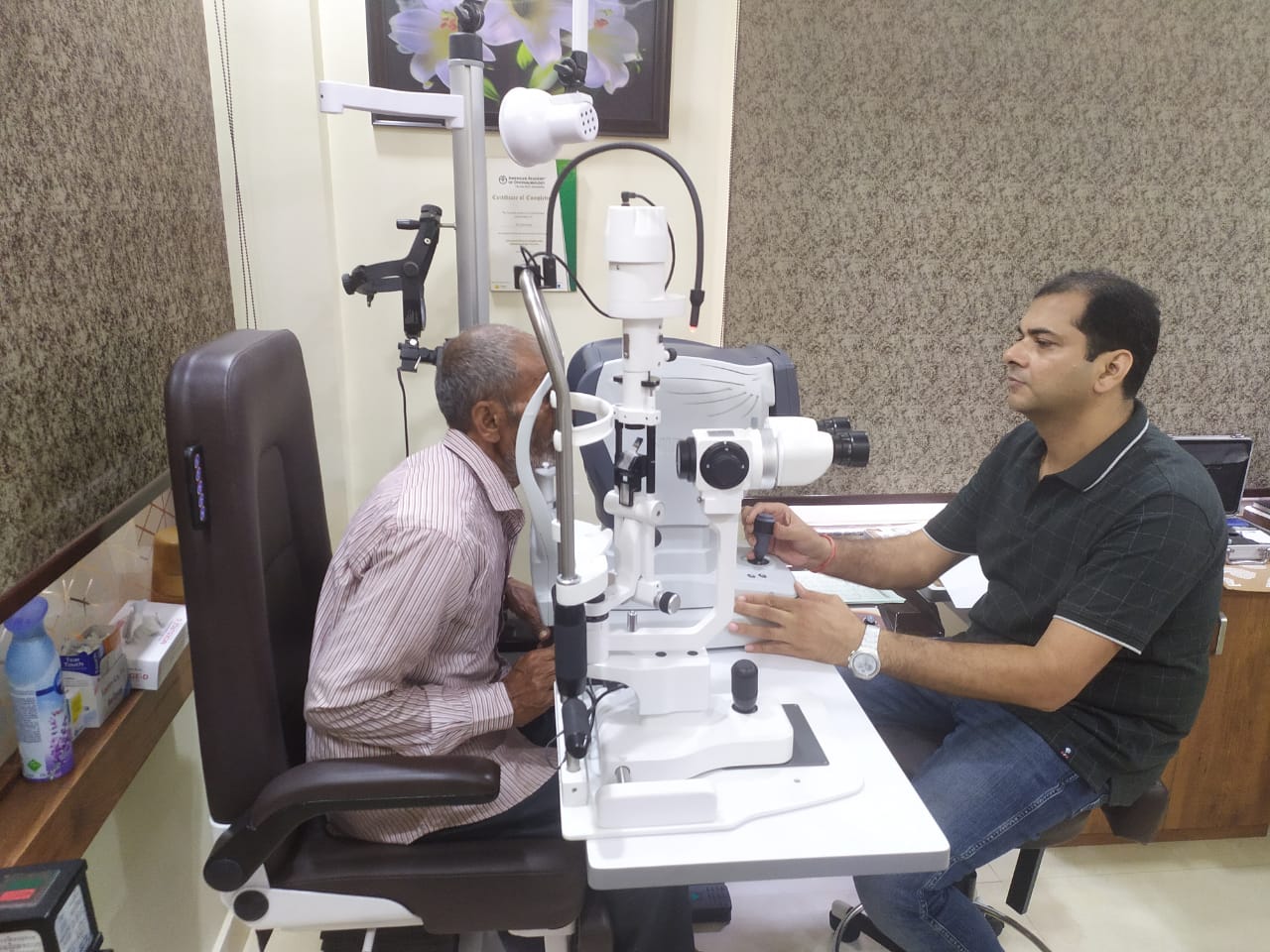 Refraction service In Prayagraj - Mahalaxmi Hospital